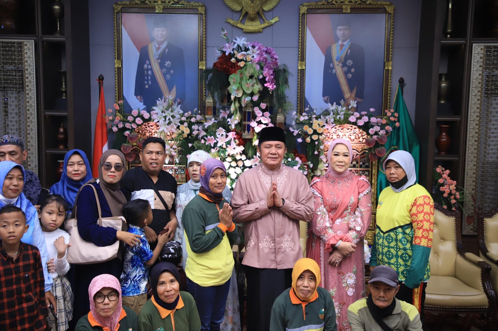 Ribuan Masyarakat, Driver Ojol dan Petugas Kebersihan Ramai-ramai ...